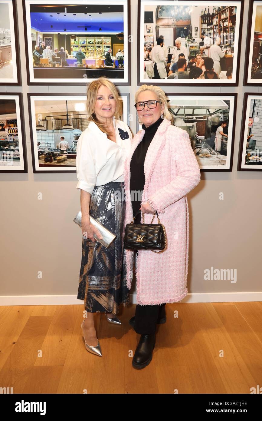 Frauke Ludowig mit Claudia Effenberg. Handheld - so lautet der Titel ...