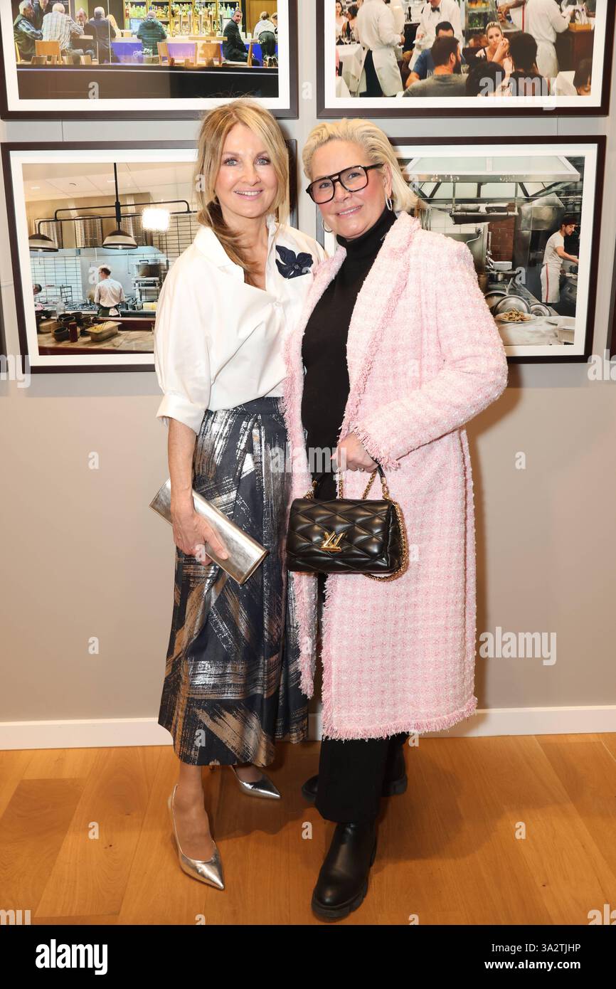 Frauke Ludowig mit Claudia Effenberg. Handheld - so lautet der Titel ...