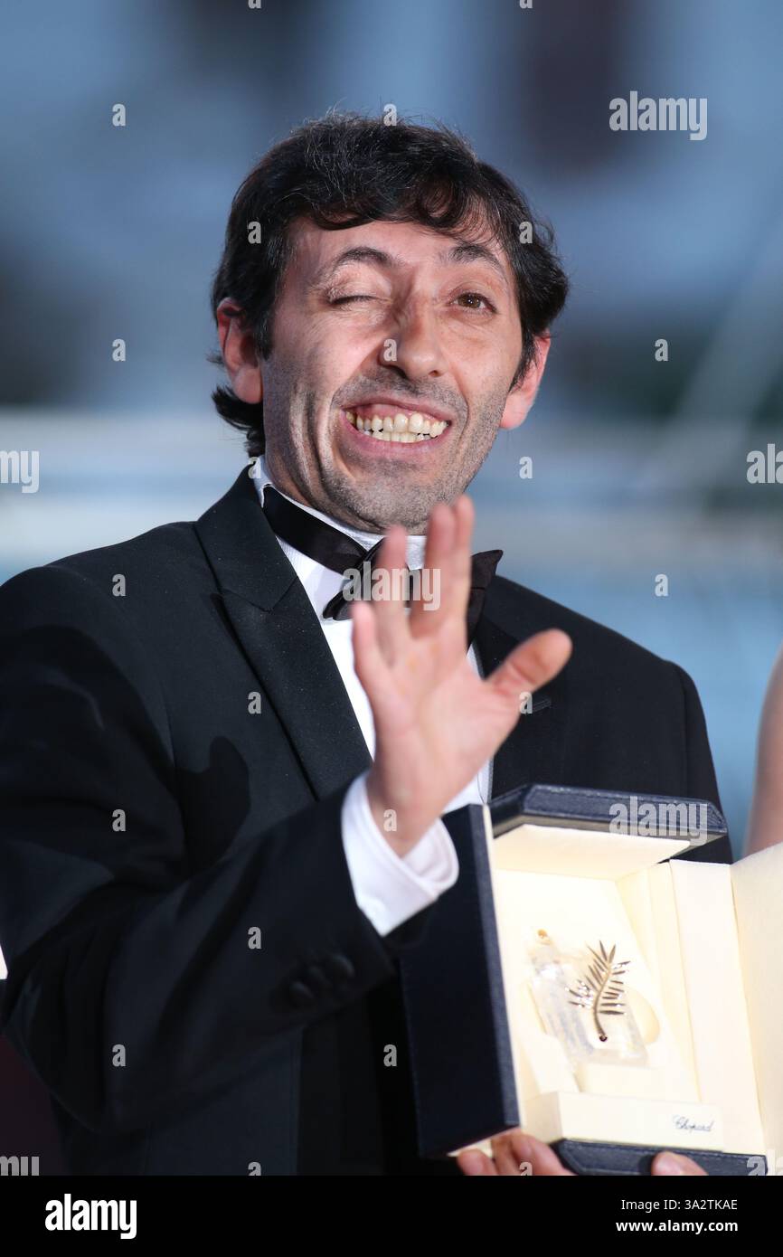 Marcello Fonte poses with the Best Actor award for his role in 'Dogman ...
