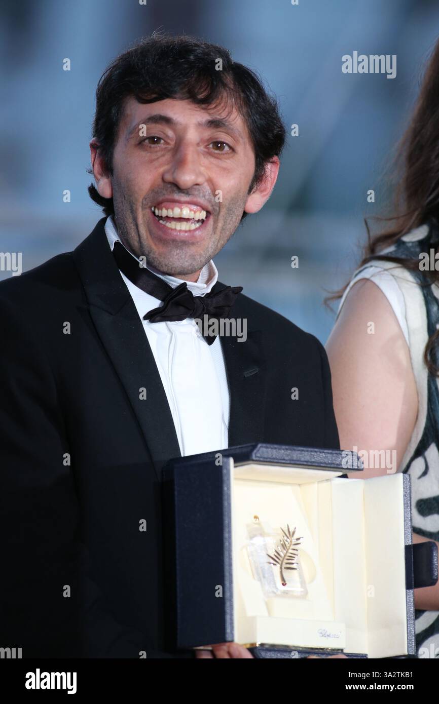 Marcello Fonte poses with the Best Actor award for his role in 'Dogman ...
