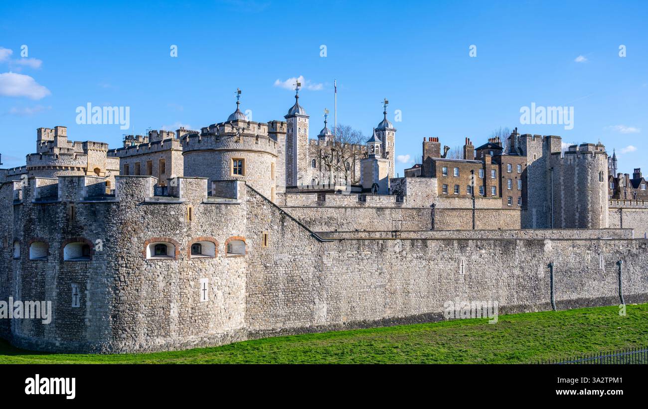 Visitors admire iconic tower hi-res stock photography and images - Alamy