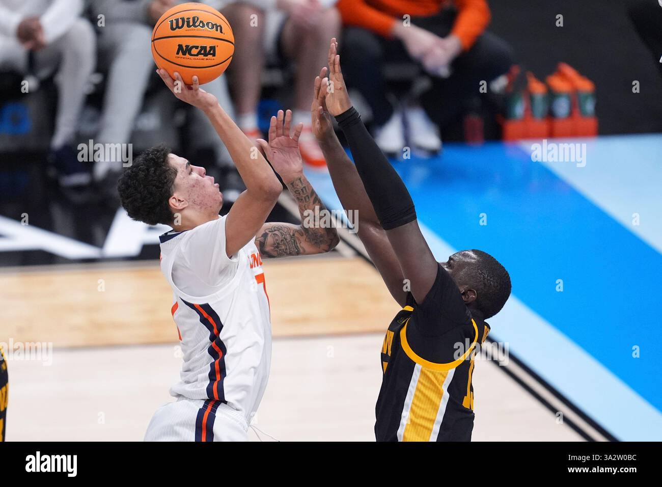 Illinois forward Will Riley (7) shoots on Iowa forward Ladji Dembele ...