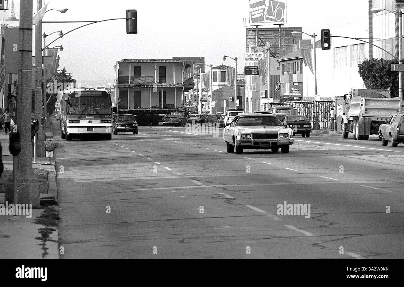 Los Angeles, California, USA, approx. 1986. Oversize load on La Brea ...
