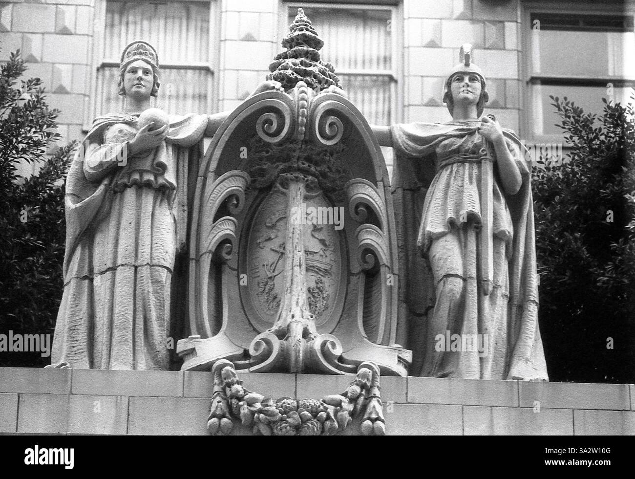 Los Angeles, California, USA, approx. 1983. Sculpture above the ...