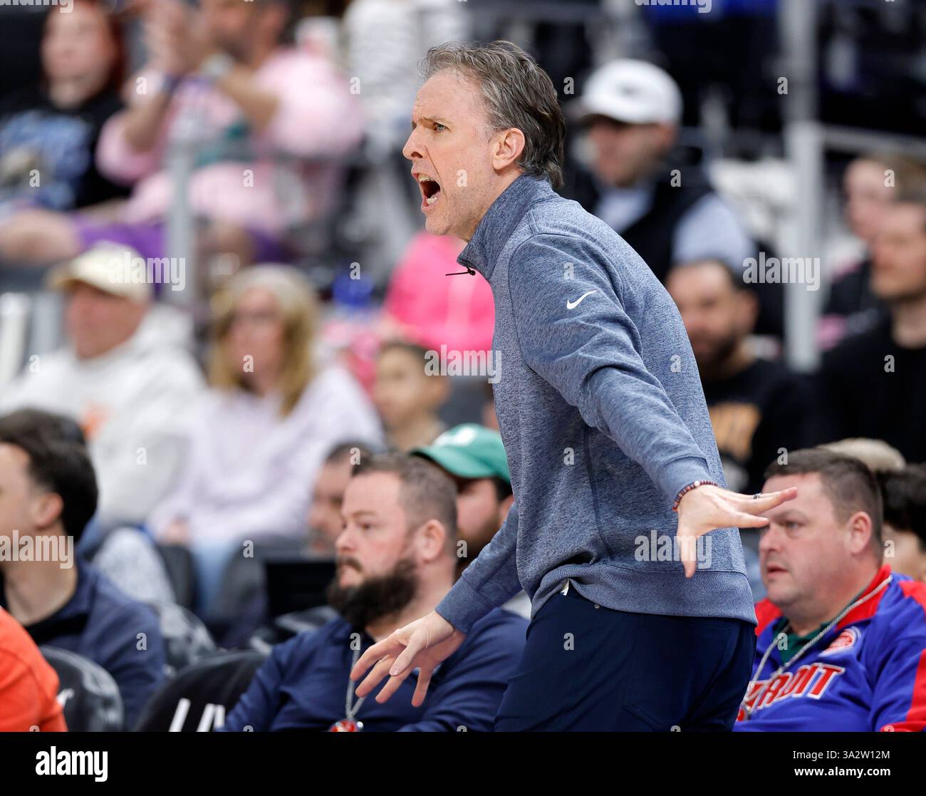 Washington Wizards head coach Brian Keefe shouts to his team during the ...