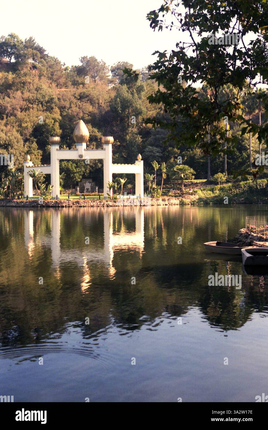 Pacific Palisades, California, USA, approx. 1993. View of the Mahatma ...