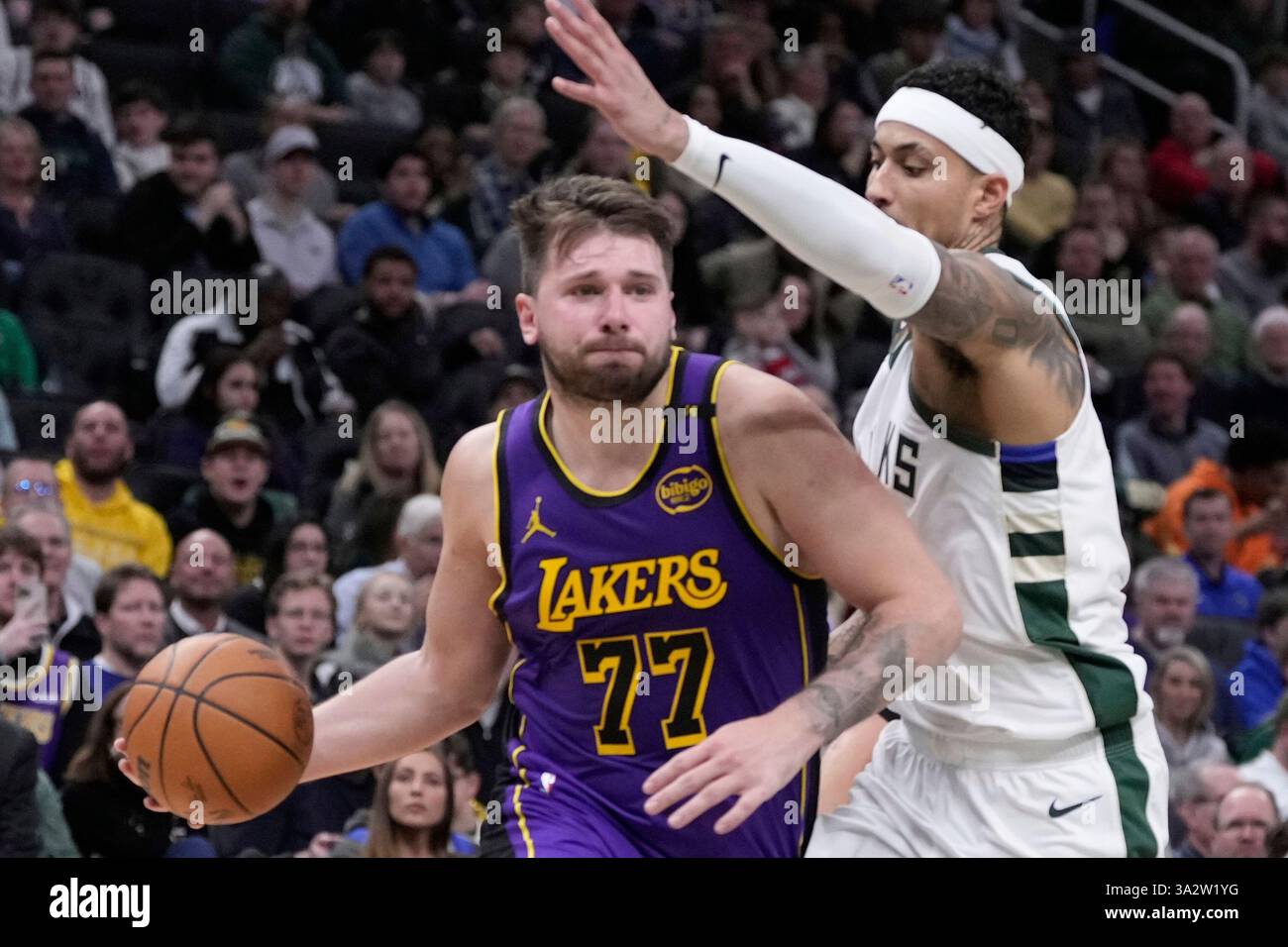 Los Angeles Lakers' Luka Doncic tries to get past Milwaukee Bucks' Kyle ...
