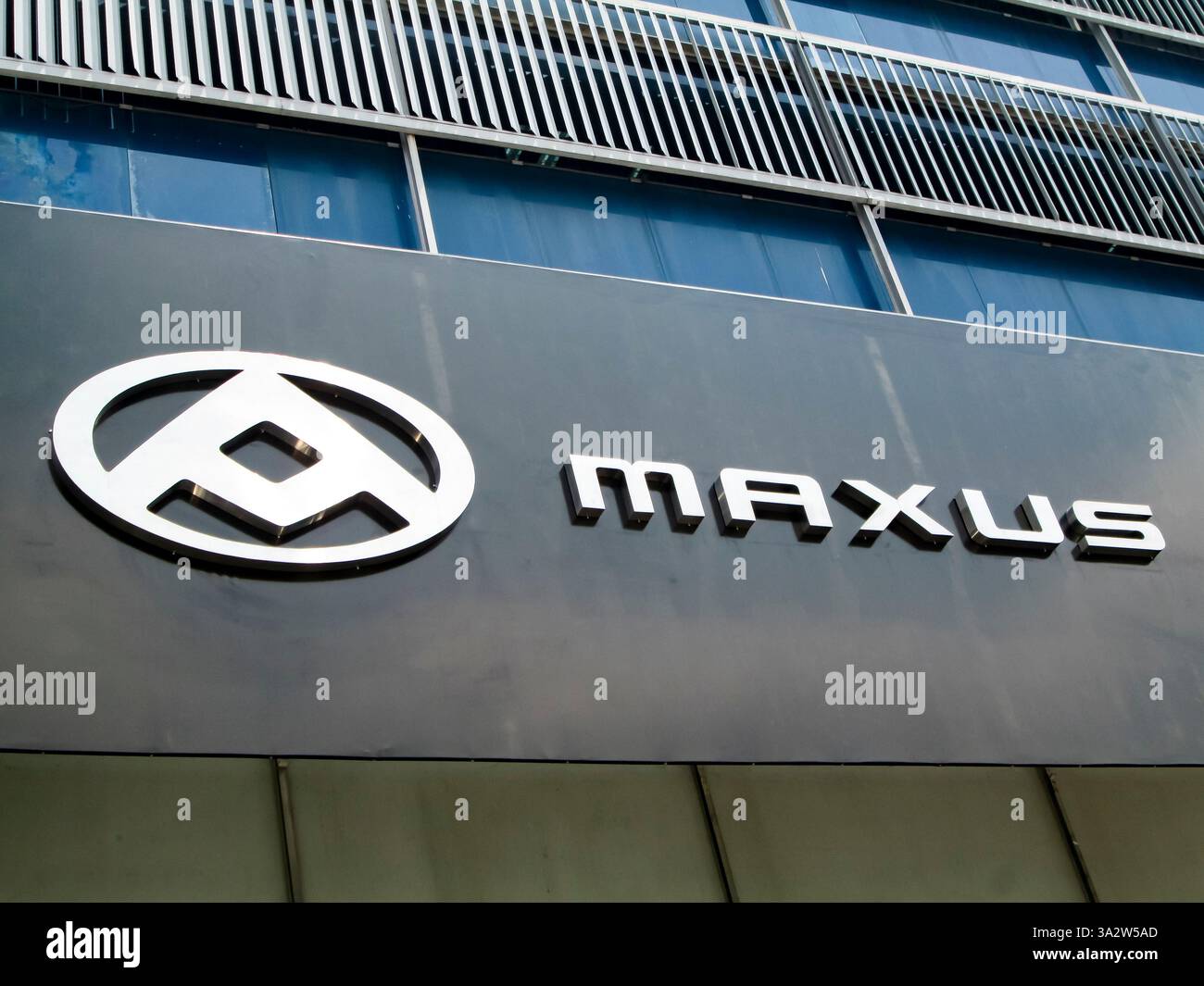 Maxus symbol hi-res stock photography and images - Alamy