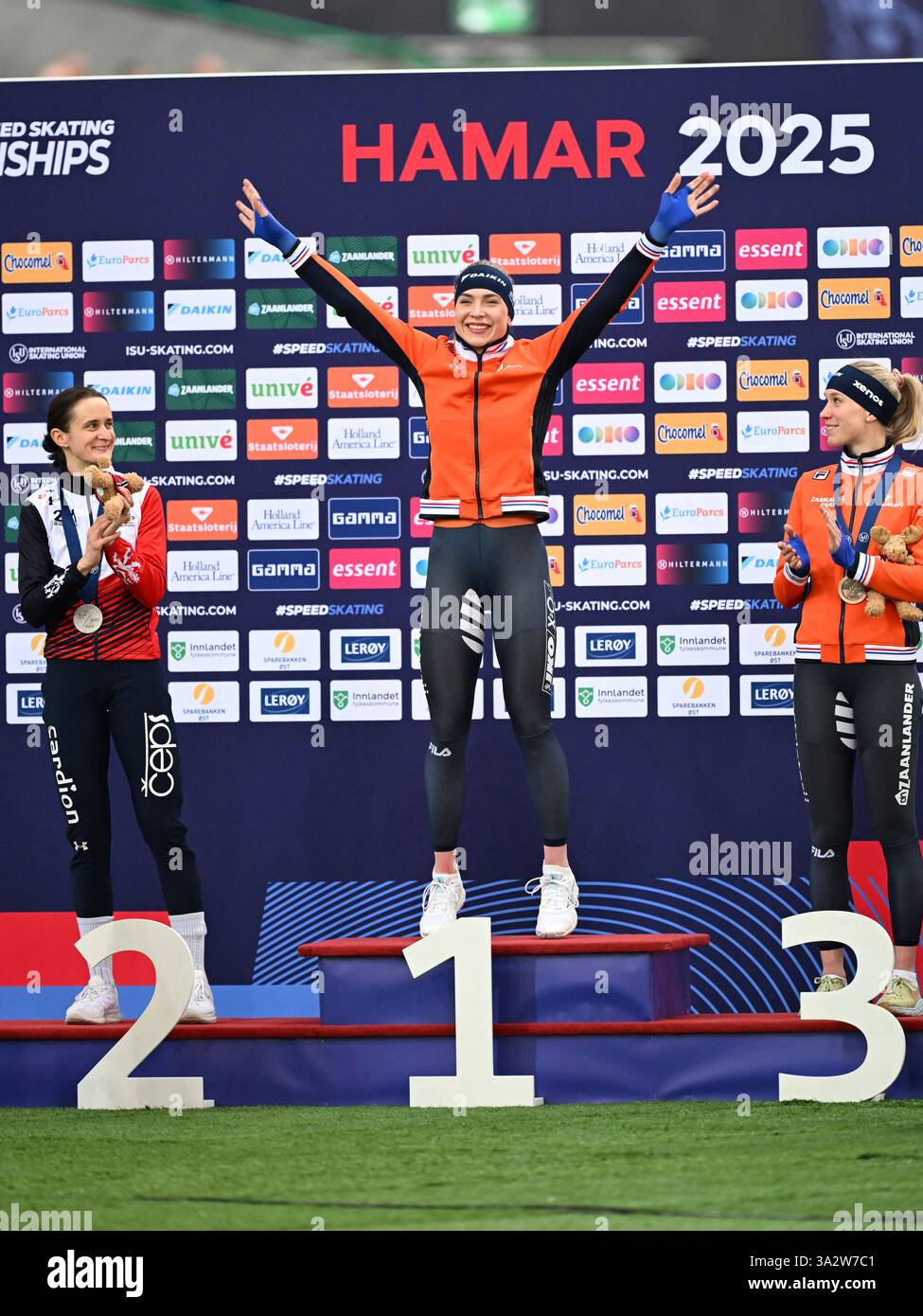 （L to R）Martina Sáblíková of Czech, silver, Joy Beune of Netherlands ...