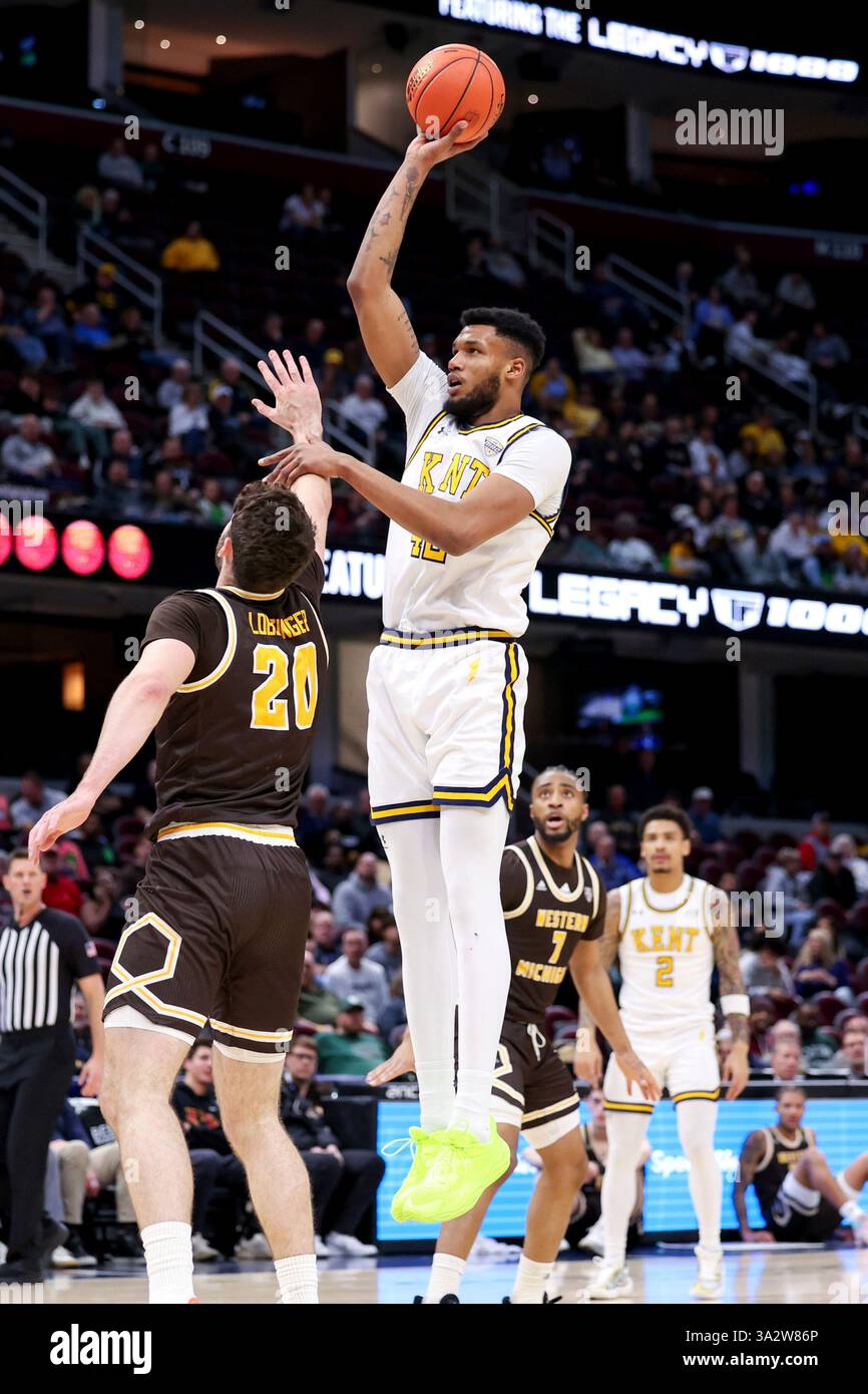 CLEVELAND, OH - MARCH 13: Kent State Golden Flashes center Cli'Ron ...