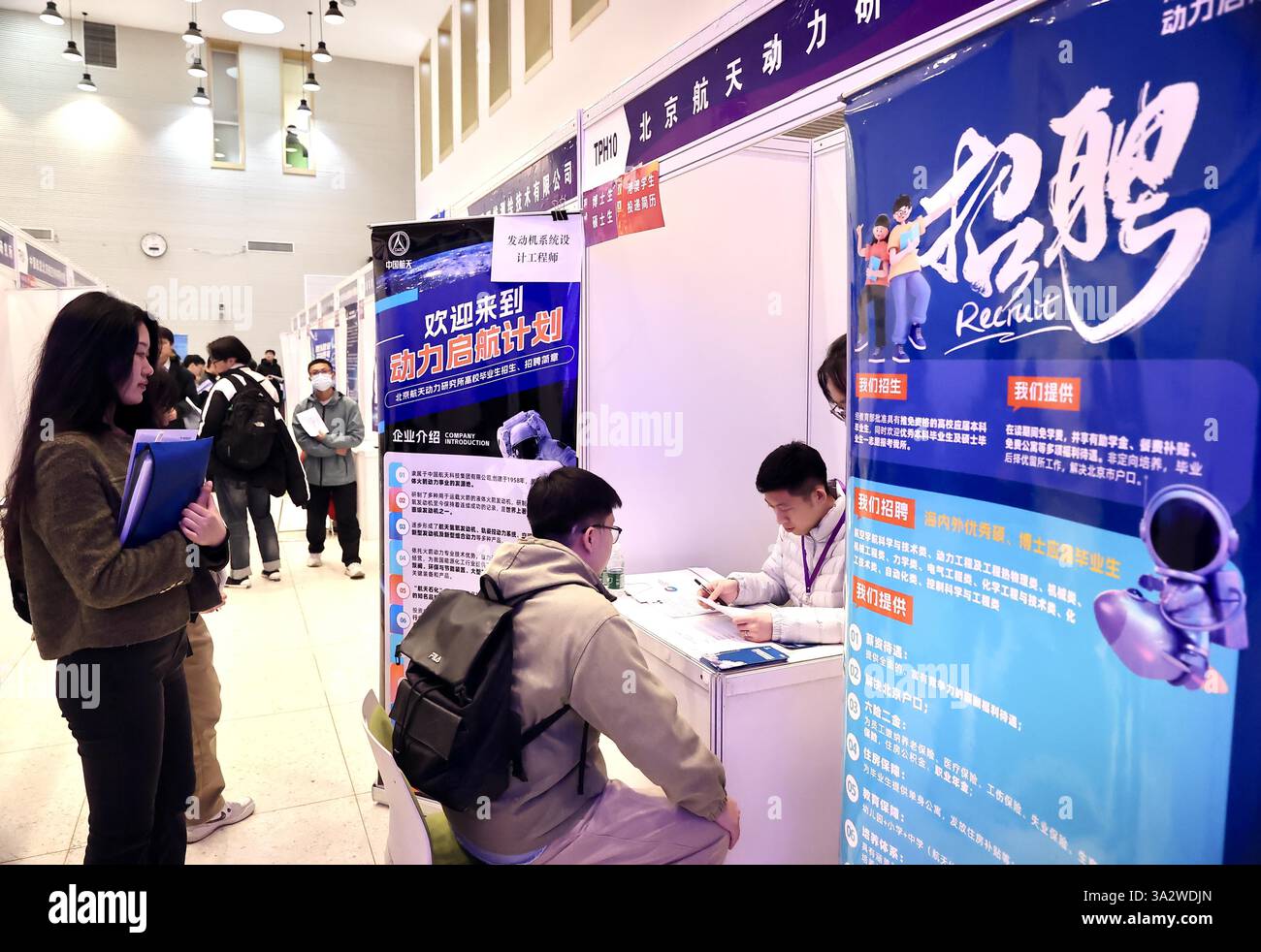 **CHINESE MAINLAND, HONG KONG, MACAU AND TAIWAN OUT** Graduates look ...