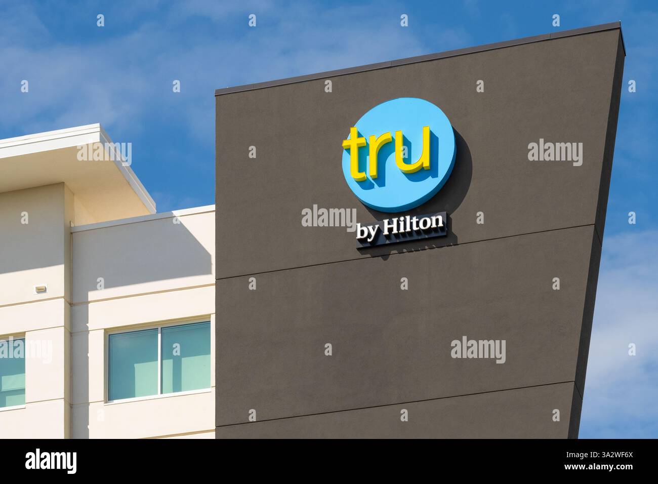 Tru by hilton exterior hi-res stock photography and images - Alamy