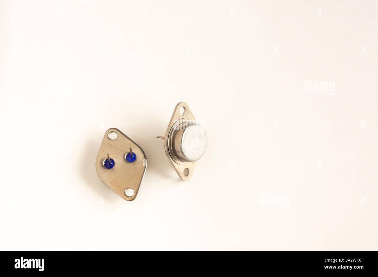 Power transistor is a component electronic devices, NPN and PNP, metal ...