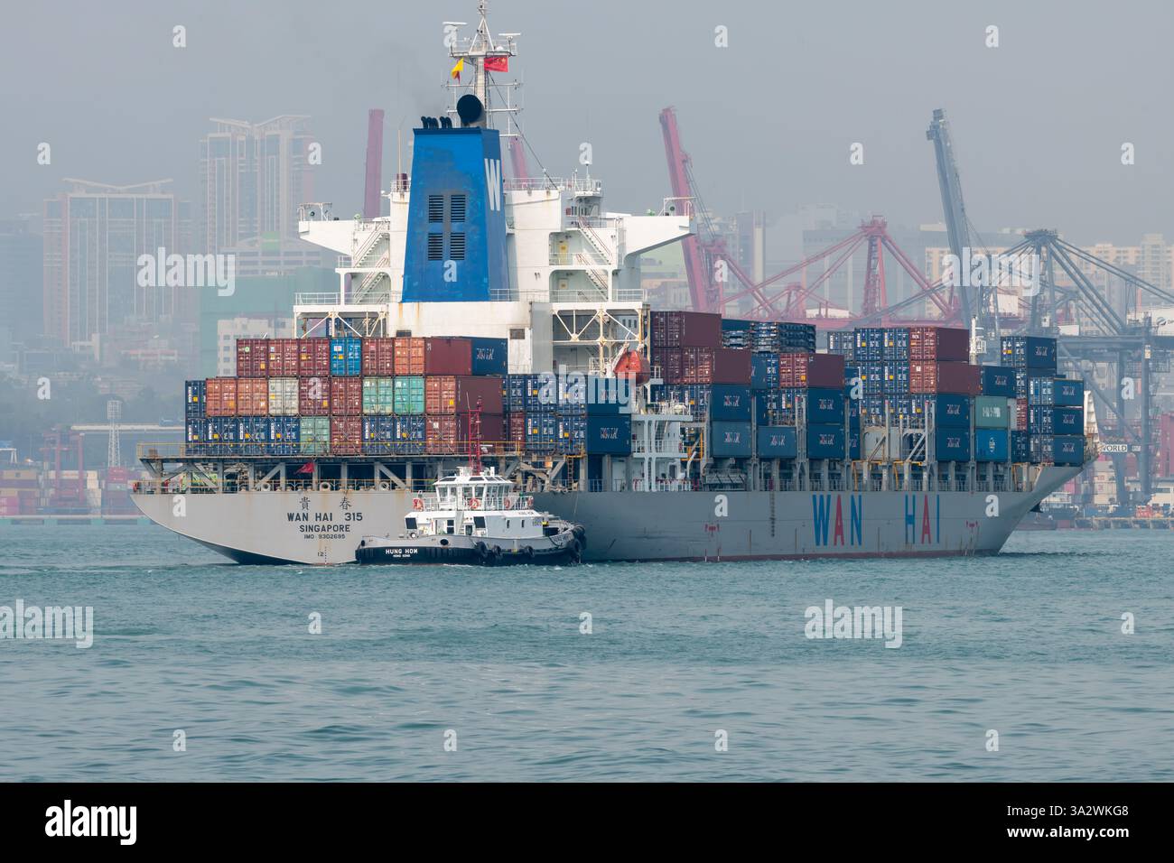 Tug boat and war ship hi-res stock photography and images - Alamy