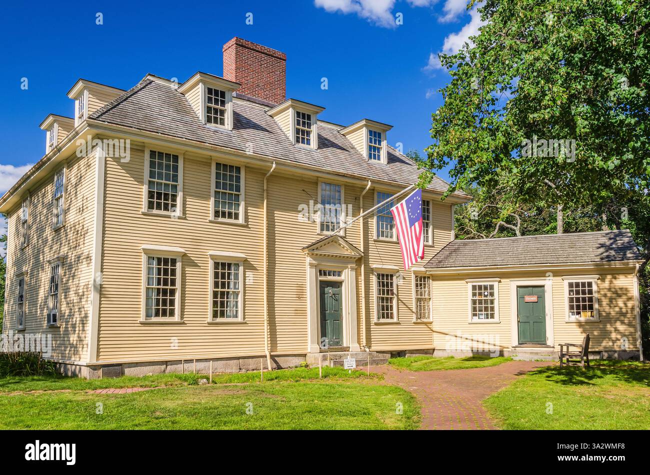Buckman Tavern, historic American Revolutionary War site on the Battle ...