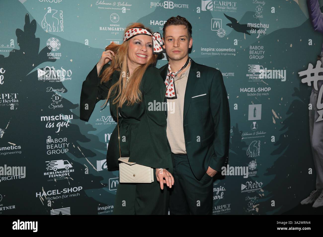 Dani Wiese und Marcel Mayr beim Public Viewing zur TV-Premiere der 4 ...