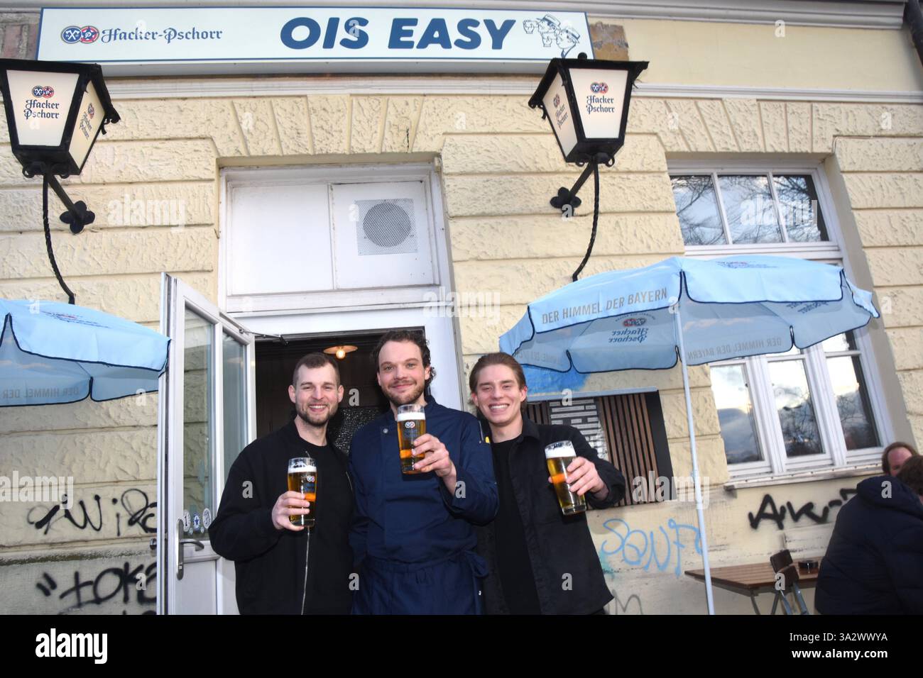 Michael Braeuner Wirt Ois Easy Jonathan Kroehne Betriebsleiter Ois Easy ...