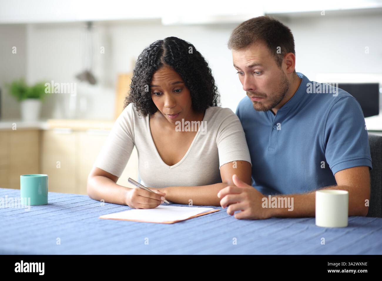 Couple form and confused hi-res stock photography and images - Alamy