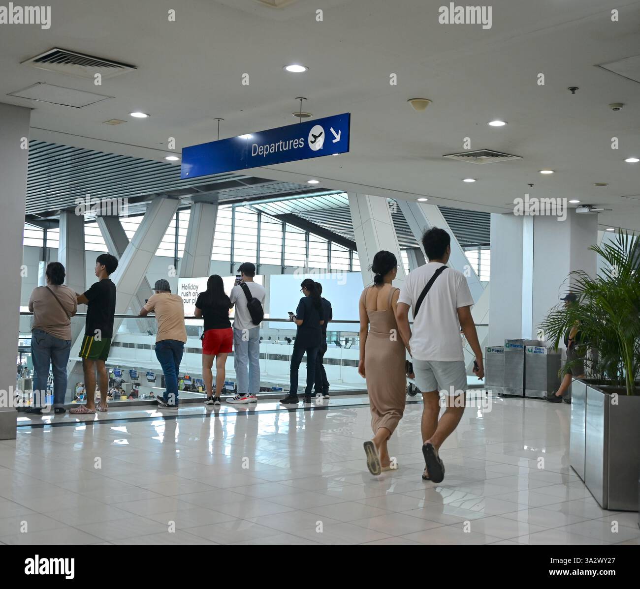 People in Manila airport departure lounge Stock Photo - Alamy