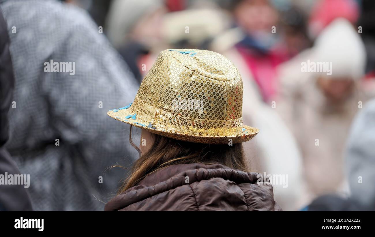 Woman wearing golden headpiece hi-res stock photography and images - Alamy