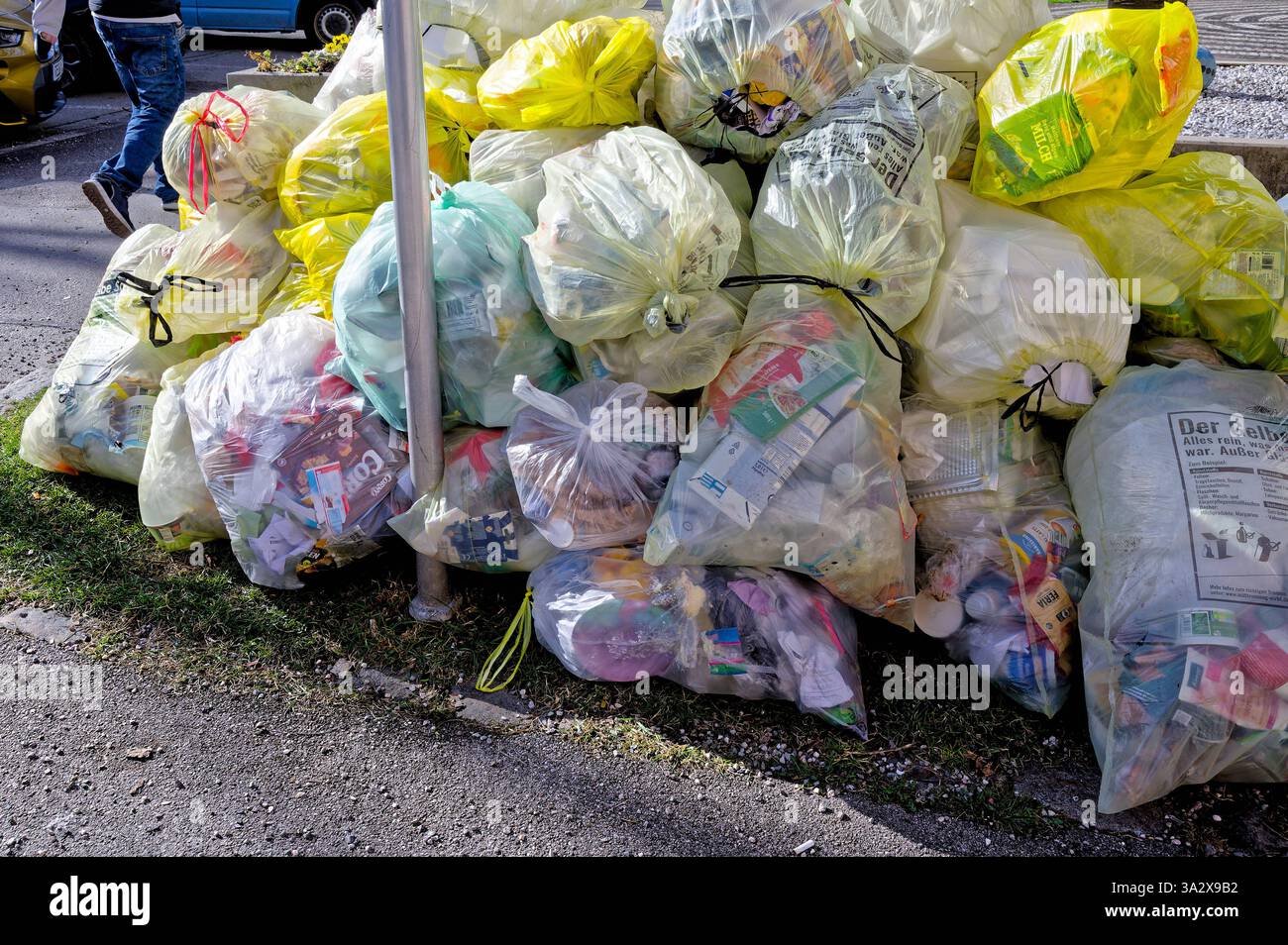 Müllberg. Bald kommt die Abfallentsorgung zum Sammelplatz für den ...