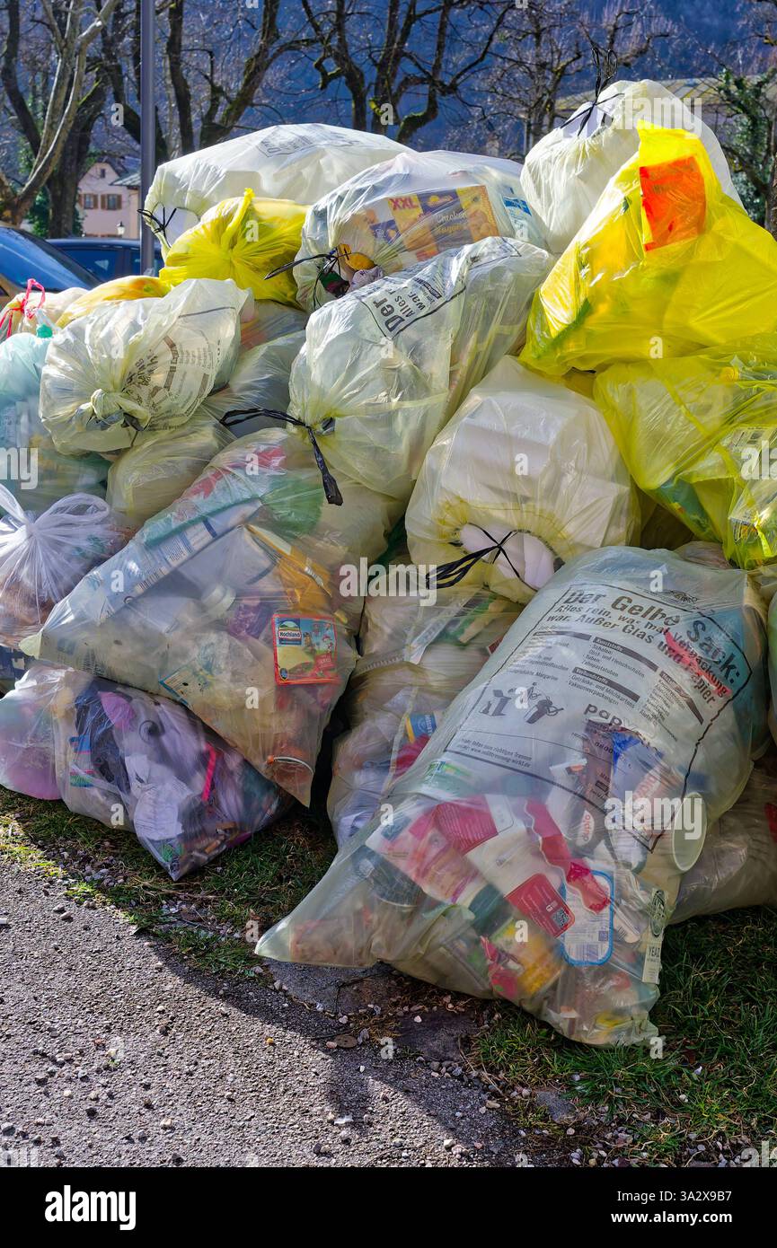Müllberg. Bald kommt die Abfallentsorgung zum Sammelplatz für den ...