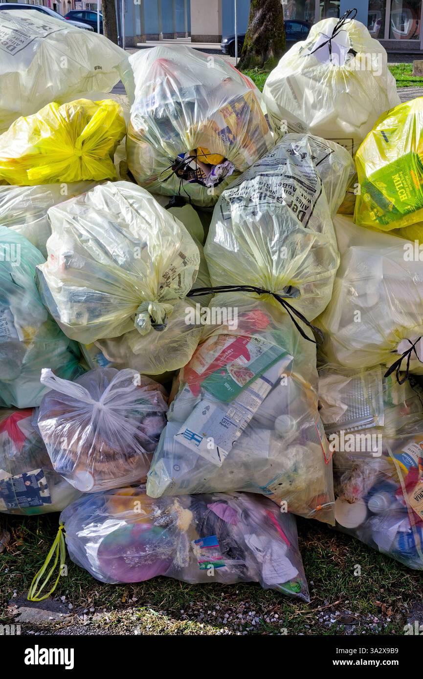 Müllberg. Bald kommt die Abfallentsorgung zum Sammelplatz für den ...