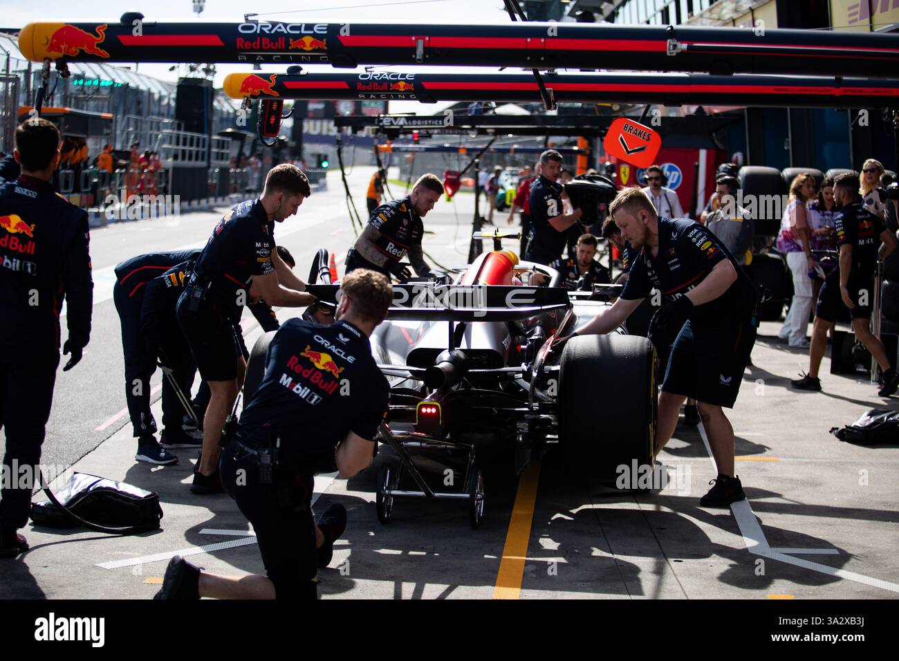 Red Bull Racing mechanic, mecanicien, mechanics pitlane, during the ...