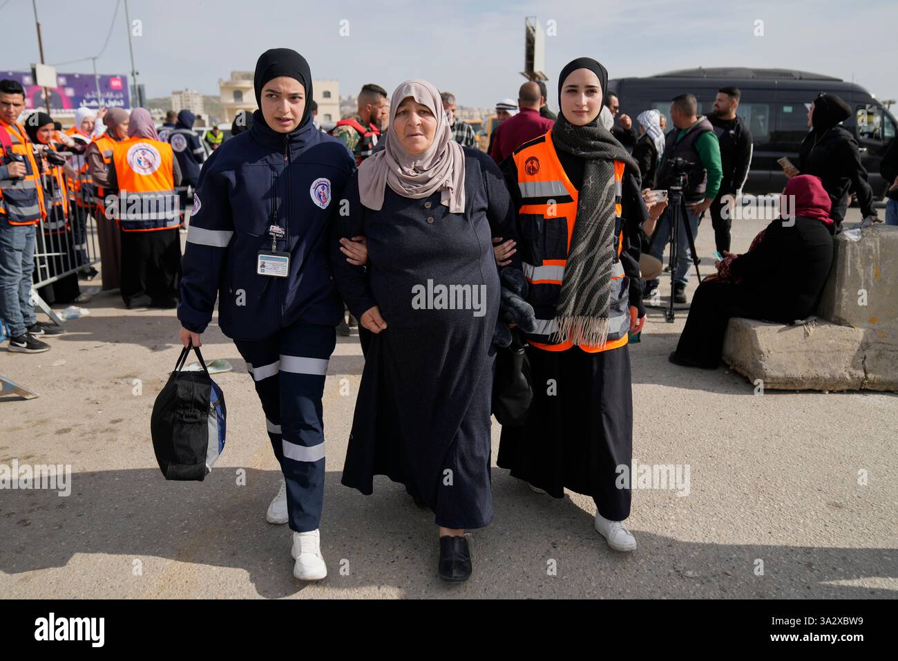 Volunteer paramedics help an elderly Palestinian woman while she ...