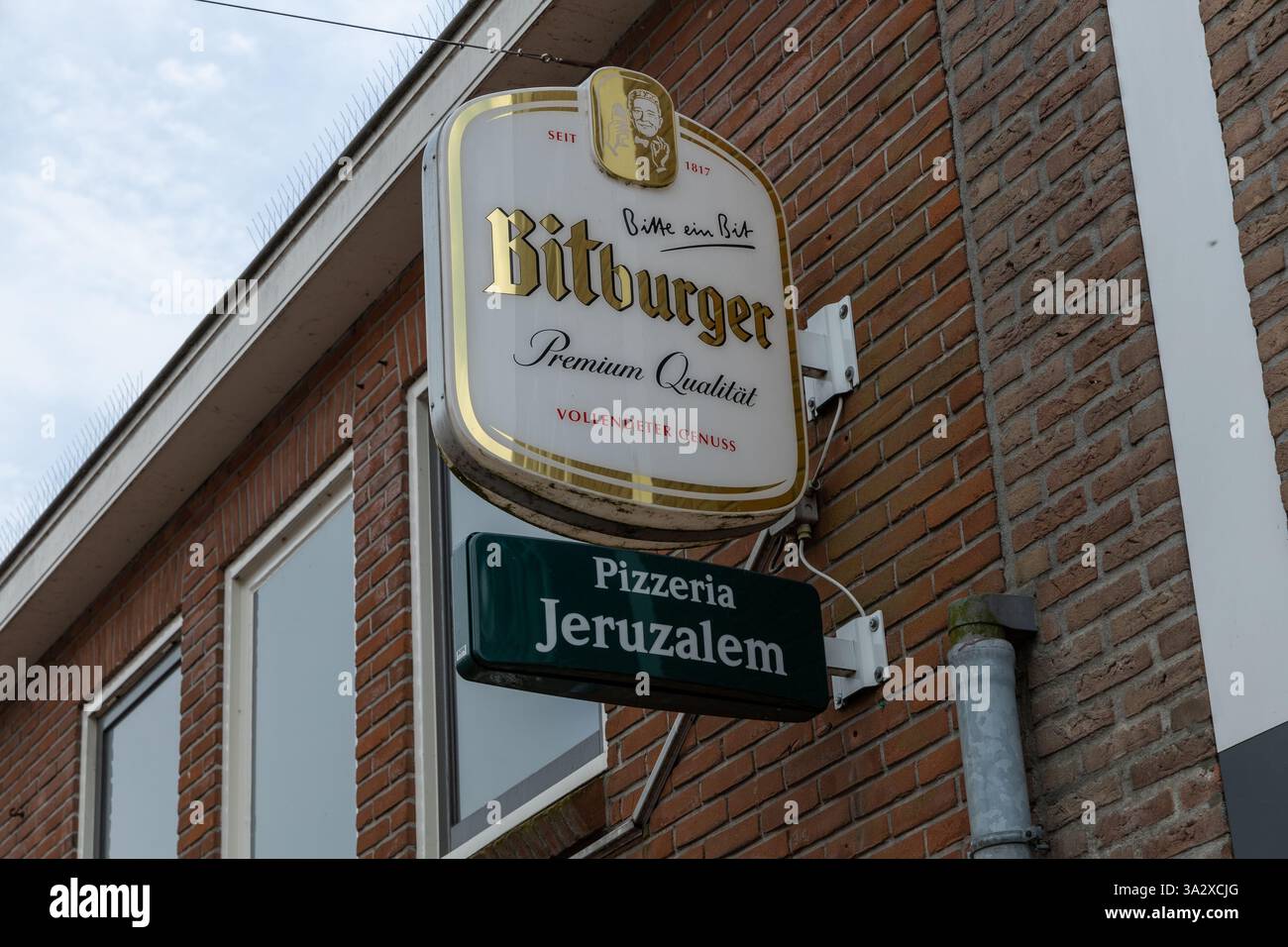 Bitburger logo hi-res stock photography and images - Alamy