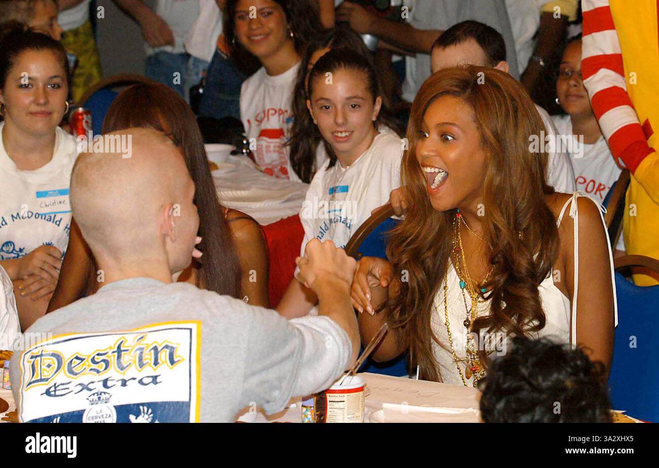 Destiny's child 2002 june hi-res stock photography and images - Alamy