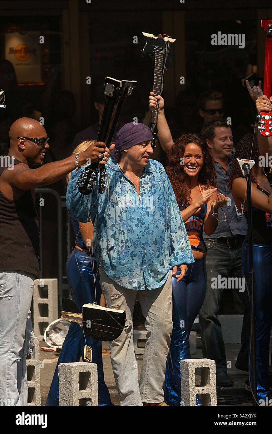 June 28, 2002 - K44493AR.HARD ROCK CAFE NEW YORK OPENS WITH THE WORLDS ...