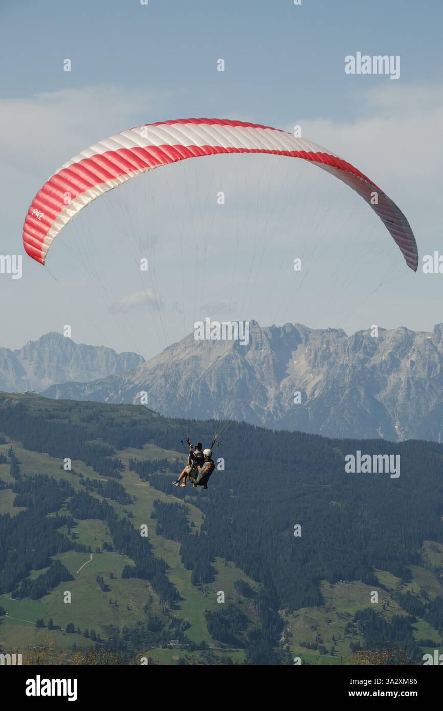 Tandem Paragliding flight at Schmittenhöhe Mountain in Zell am See ...