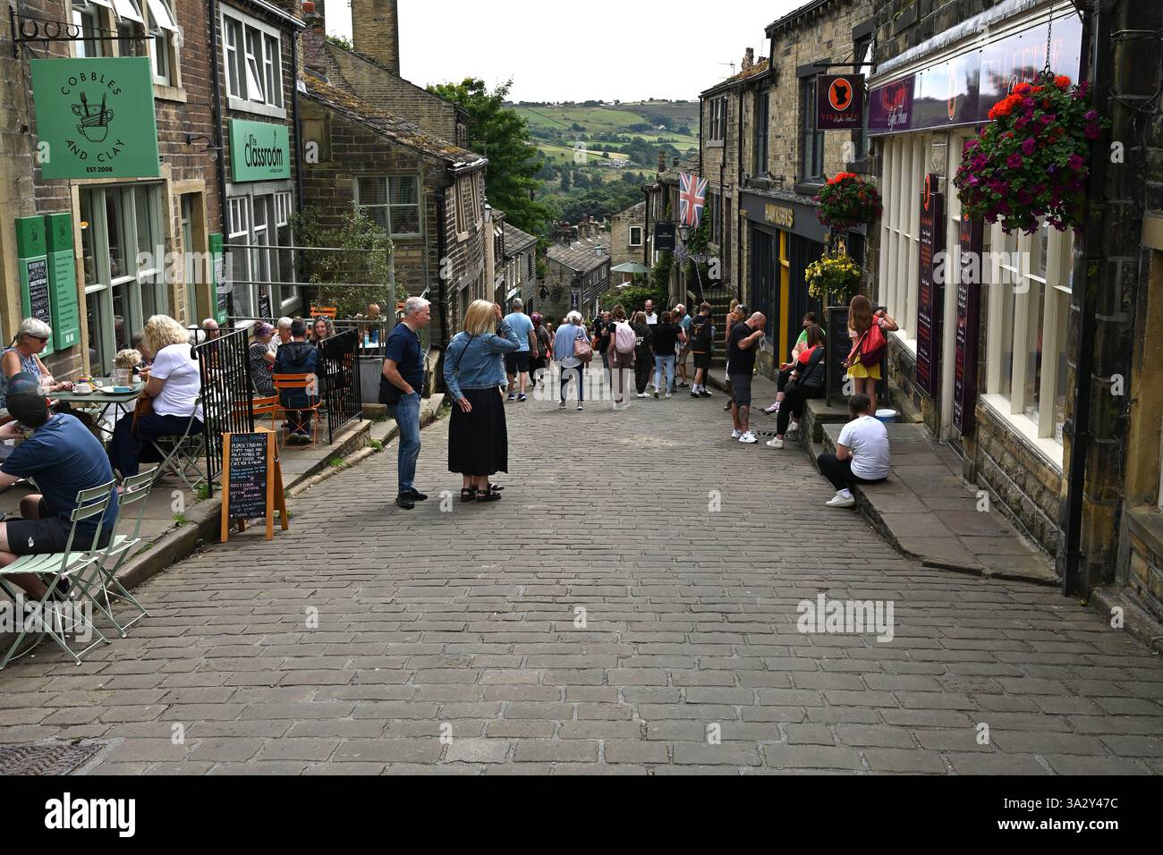 Haworth village main street hi-res stock photography and images - Alamy