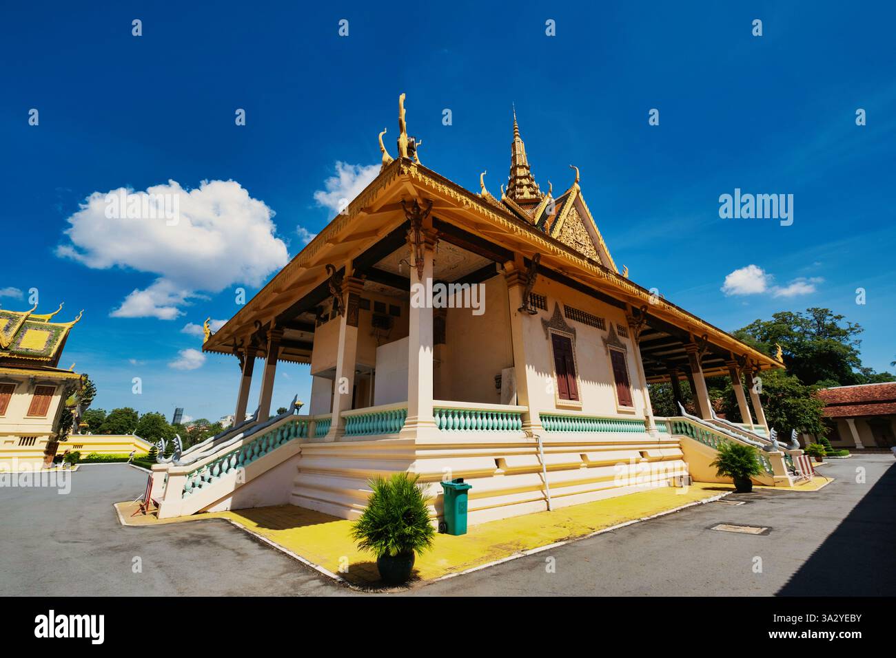 Royal palace in Phnom Penh (Pnom Pen) , Cambodia Stock Photo - Alamy