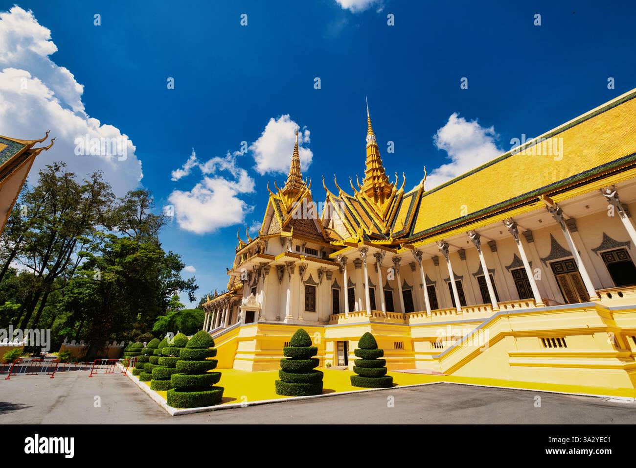 Royal palace in Phnom Penh (Pnom Pen) , Cambodia Stock Photo - Alamy