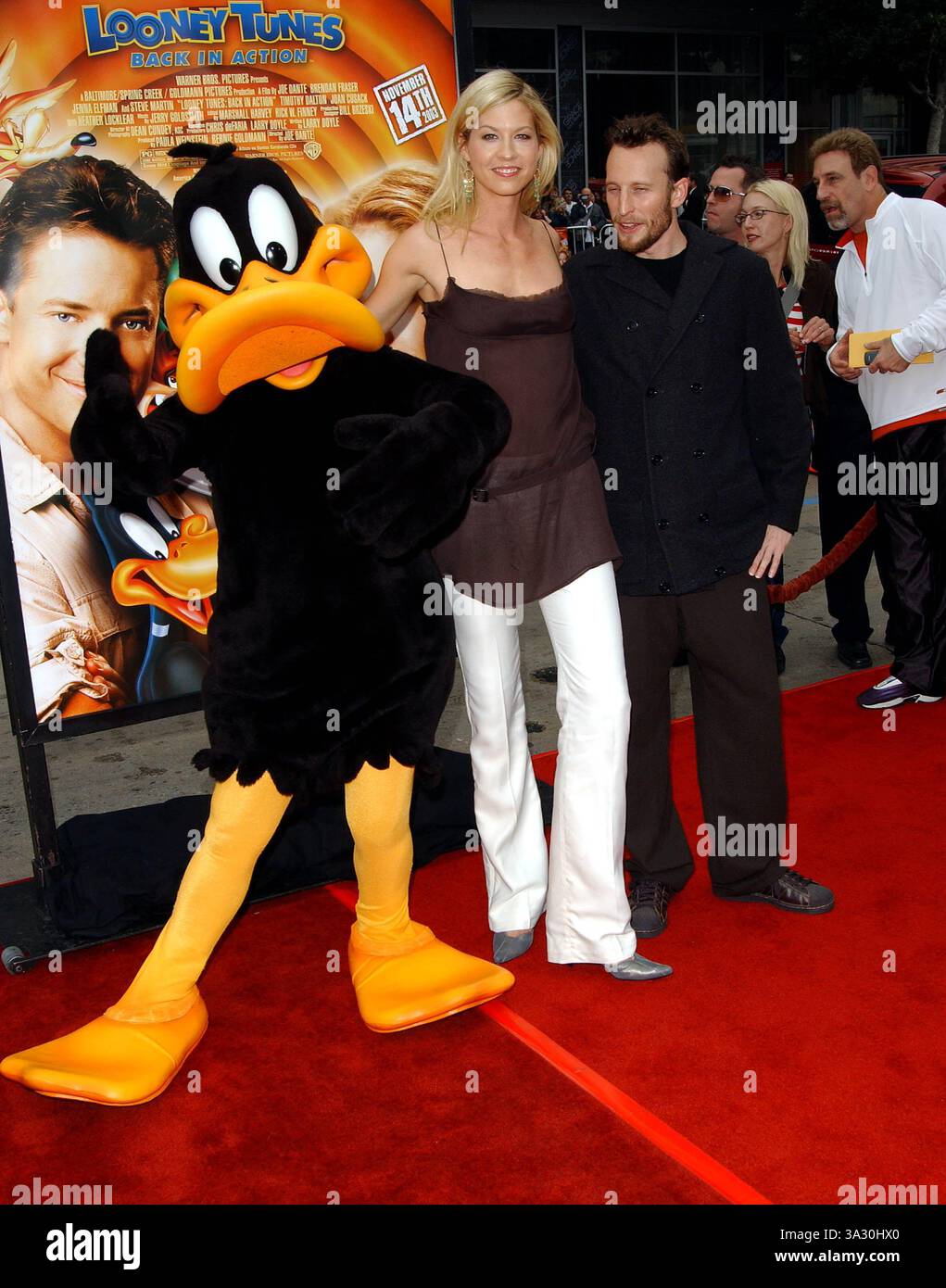 Jenna elfman 2003 looney tunes hi-res stock photography and images - Alamy