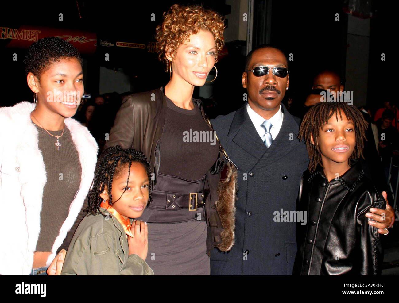 Eddie murphy and children hi-res stock photography and images - Alamy