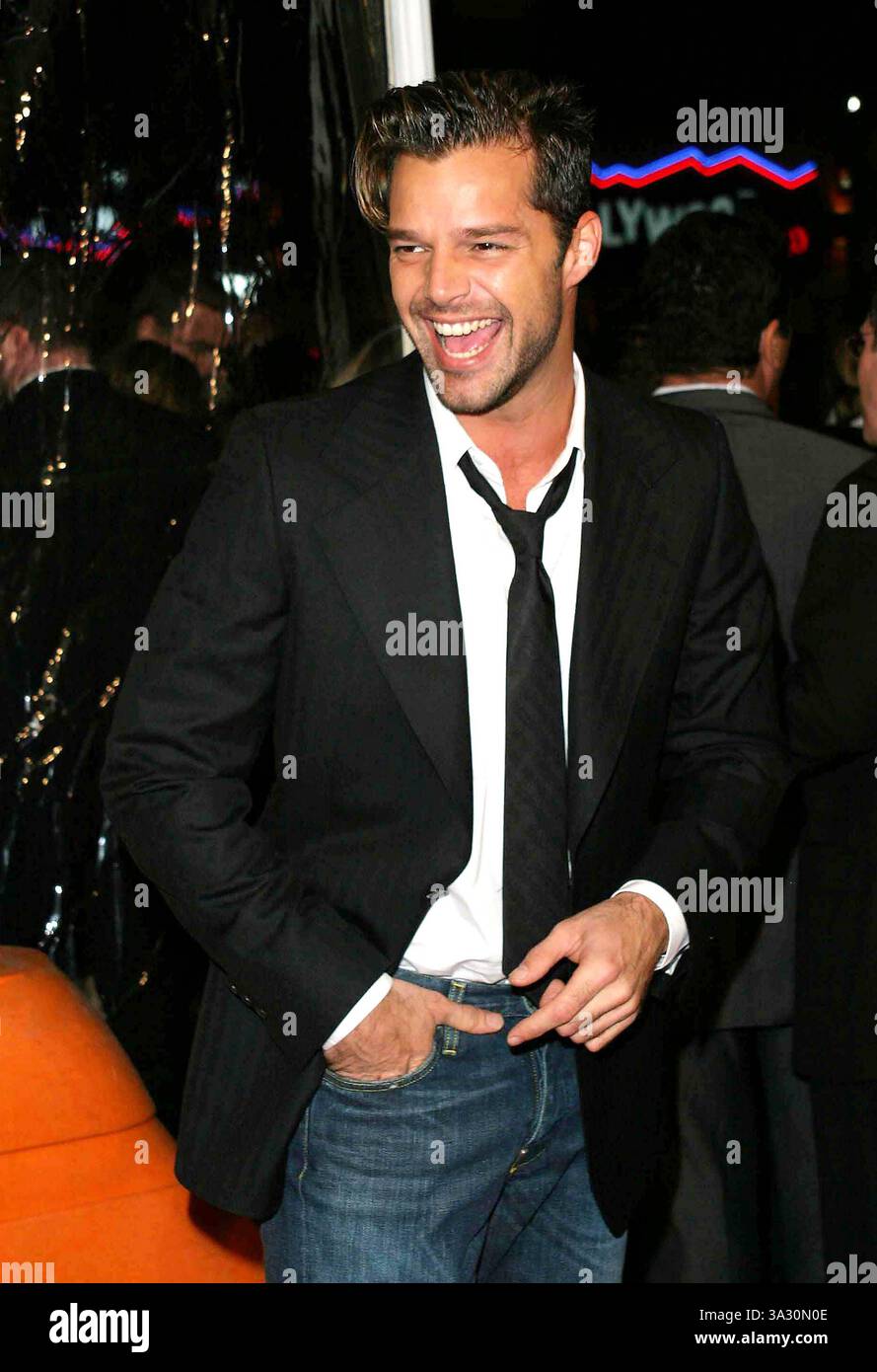 Dec. 8, 2003 - Los Angeles, CALIFORNIA, USA - RICKY MARTIN -..COLD ...