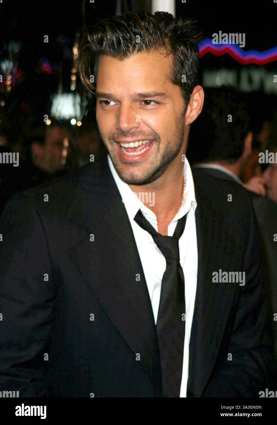 Dec. 8, 2003 - Los Angeles, CALIFORNIA, USA - RICKY MARTIN -..COLD ...