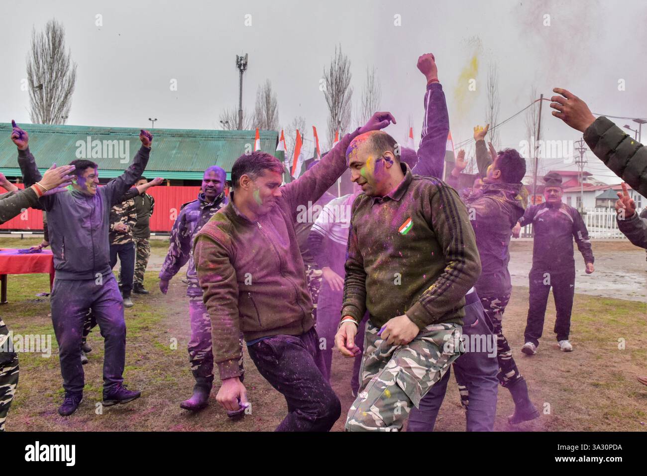 Srinagar, India. 14th Mar, 2025. Indian paramilitary troopers smeared ...