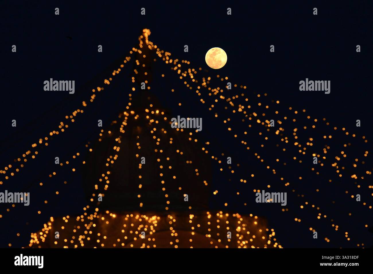 Karachi. 13th Mar, 2025. The full moon rises over the southern ...