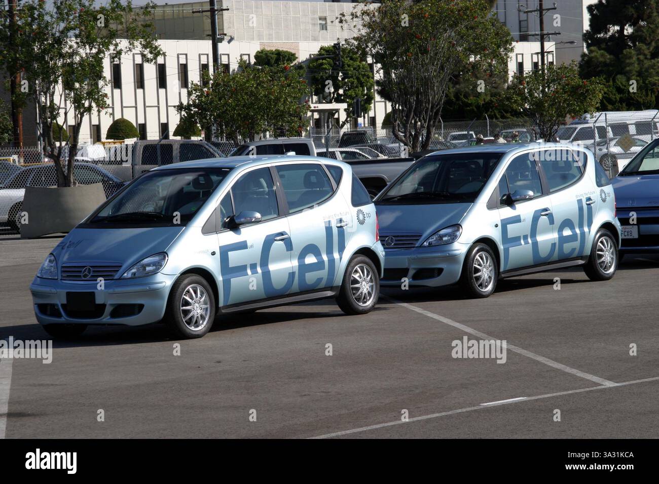 Oct. 22, 2004 - Los Angeles, CALIFORNIA, USA - MERCEDES HYDROGEN CARS ...