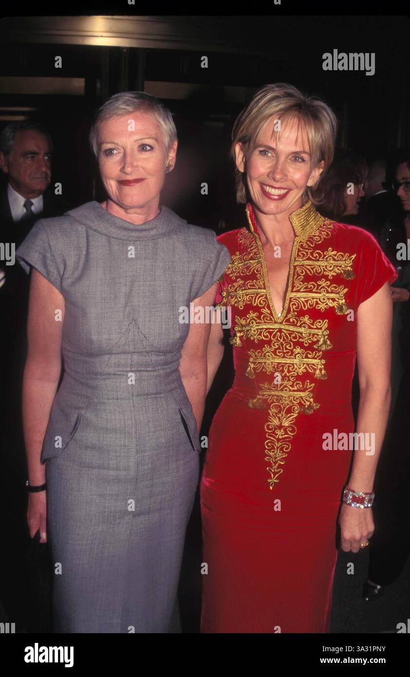 Nov. 18, 2004 - K13218KJ.BRITISH INVASION BENEFIT FASHION GALA BY SAKS ...
