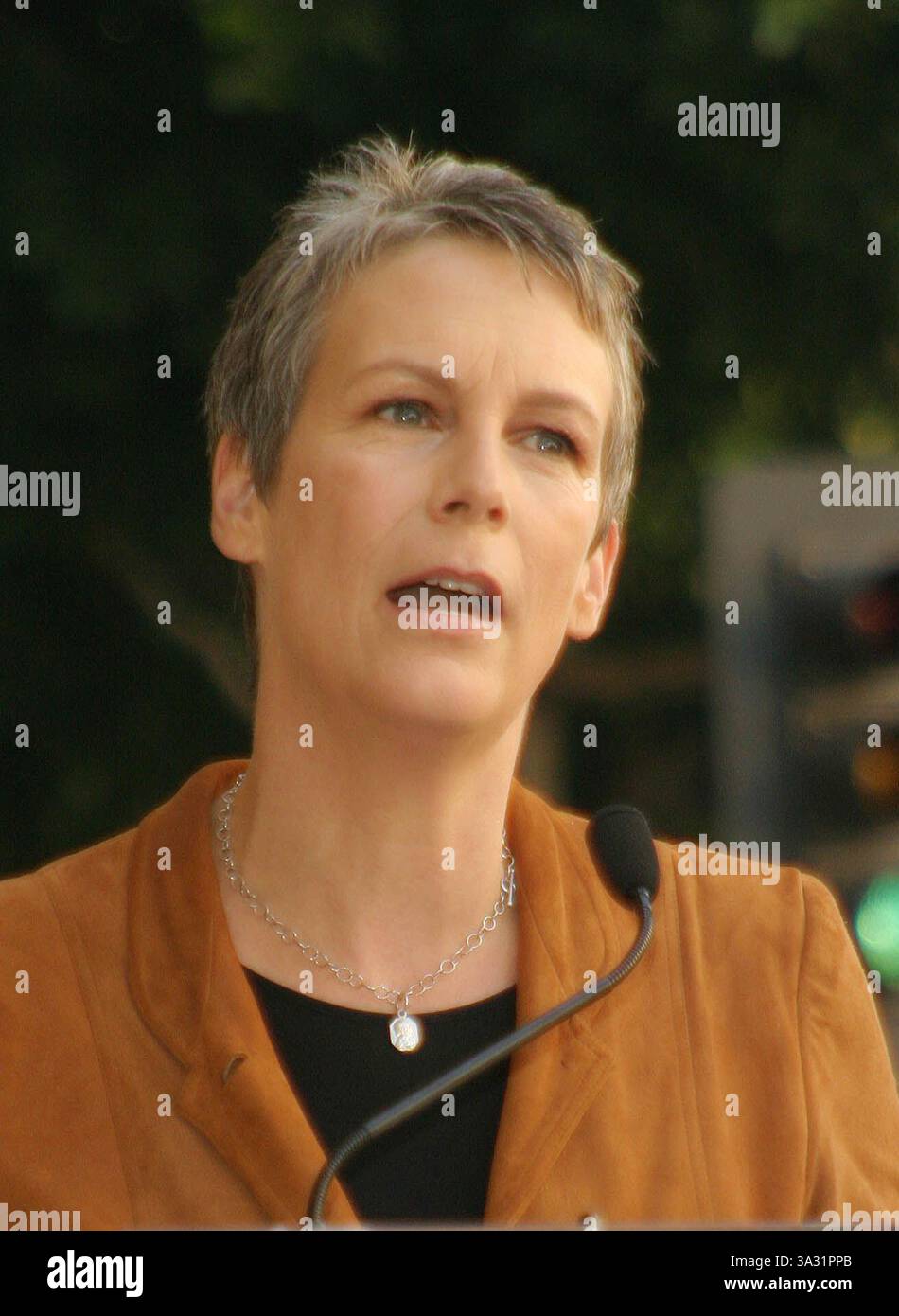 Nov. 19, 2004 - Los Angeles, CALIFORNIA, USA - JAMIE LEE CURTIS -..TIM ...