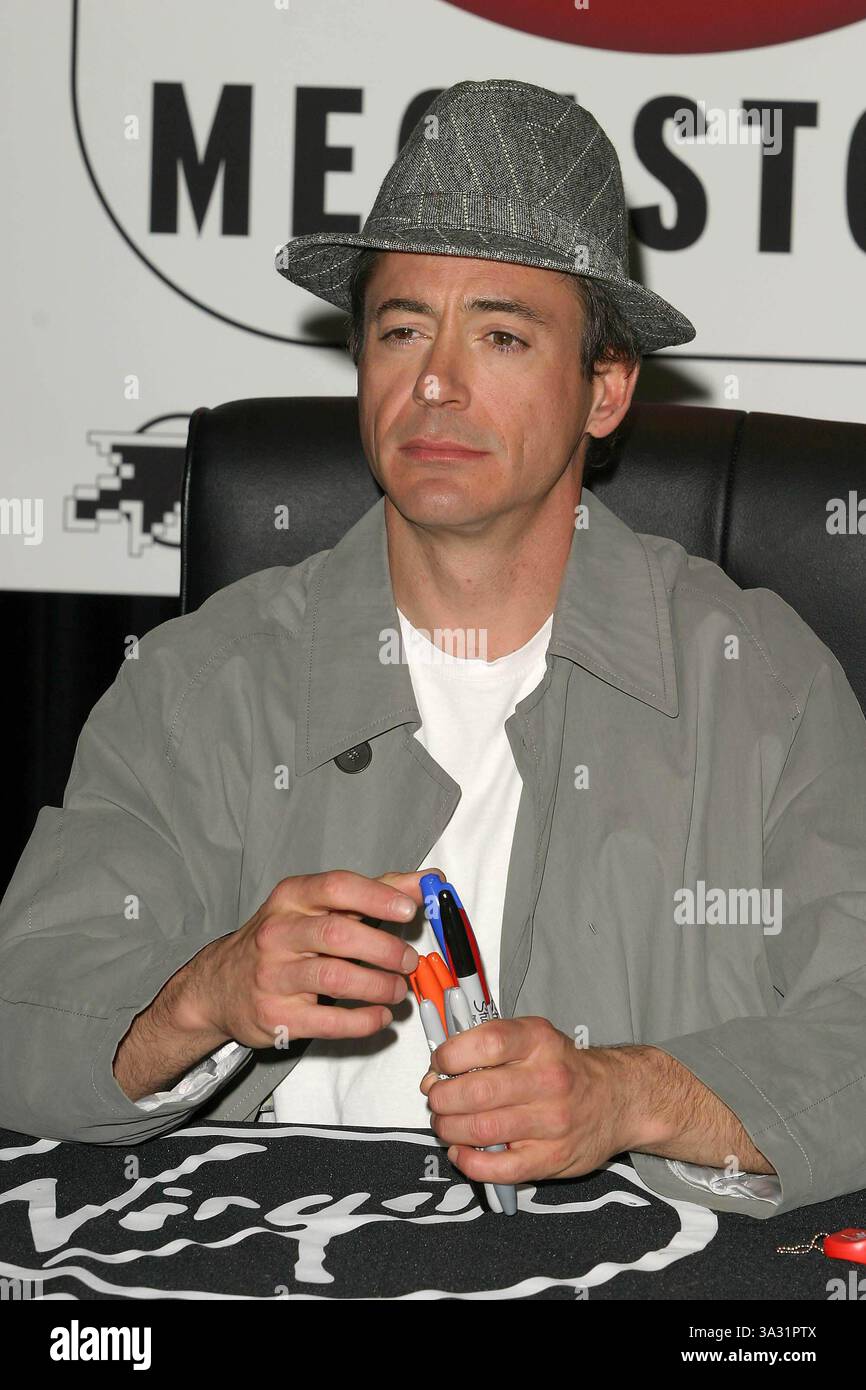 Nov. 23, 2004 - Hollywood, CALIFORNIA, USA - K40337KI .ROBERT DOWNEY JR ...
