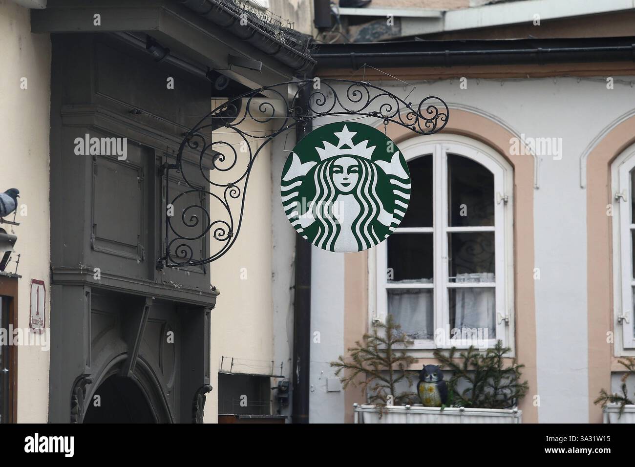 11.03.2025 xsvx, Tourismus Salzburg Cafe CafÃ Starbucks in Salzburg ...
