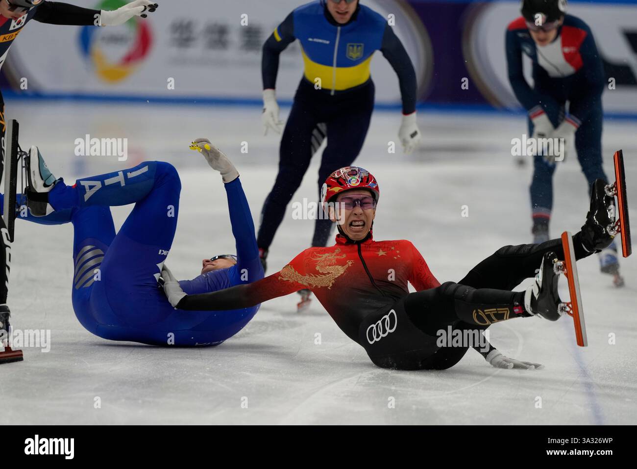 China's Sun Long, right collides with Italy's Thomas Nadalini as they ...