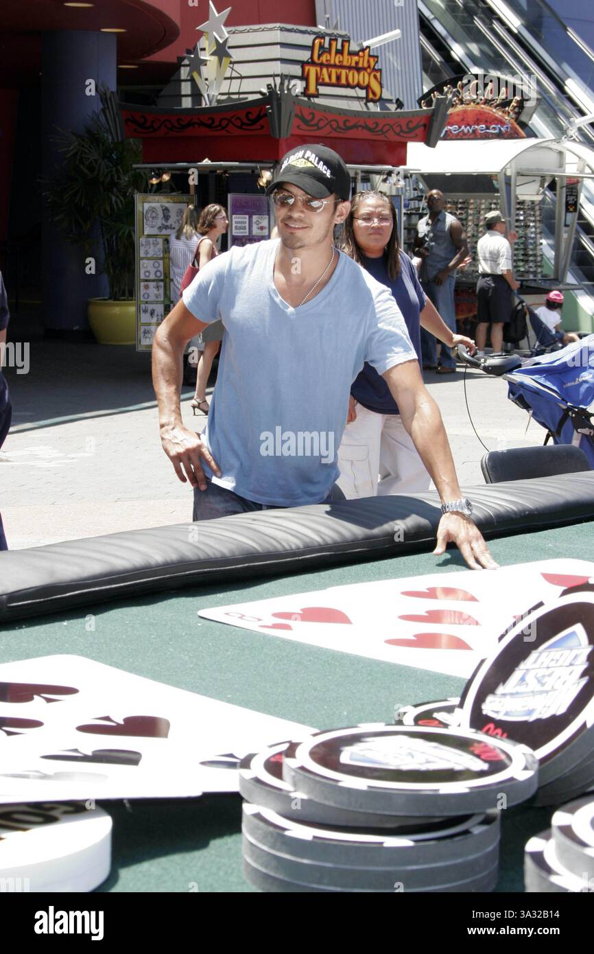 July 25, 2005 - Hollywood, CALIFORNIA, USA - NICHOLAS GONZALEZ -.THE ...