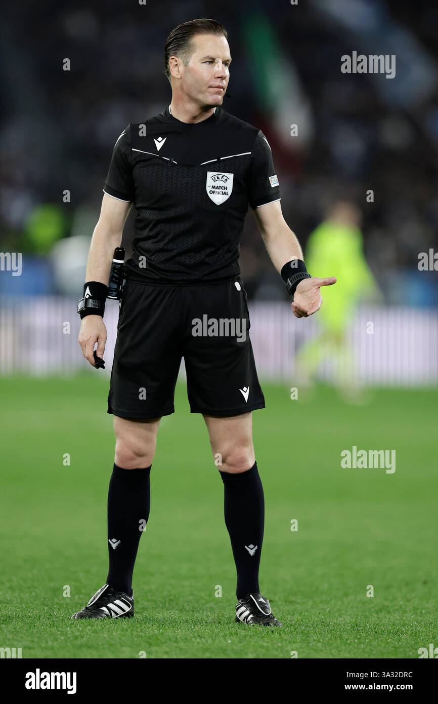 Dutch referee Danny Makkelie during during UEFA Europa League Round of ...